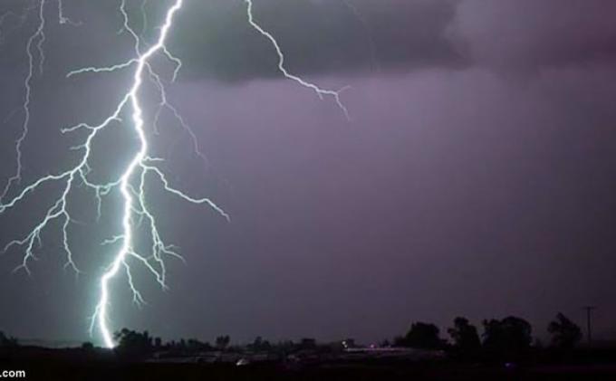 Di India, Setahun 3.000 Orang Meninggal Disambar Petir, Ternyata Petir ...