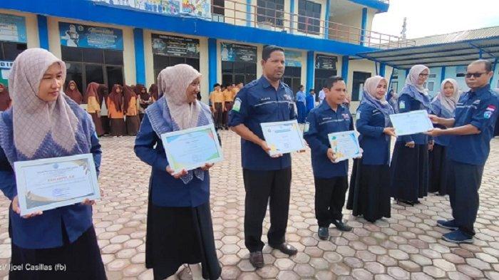 Guru dan Tenaga Kependidikan SMKN 1 Jeunieb Bireuen Peroleh Penghargaan - Serambinews.com