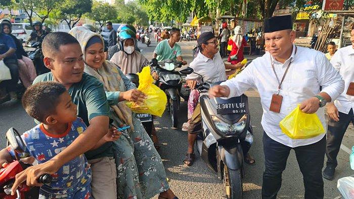 Bank TCD Syariah Sigli Salurkan 1.200 Paket Takjil Berbuka Bagi ...
