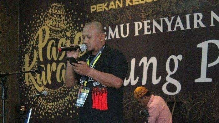 Pilo Poly, Sosok Penyair di Balik Bunga Rampai "Seperti Belanda", Dari ...