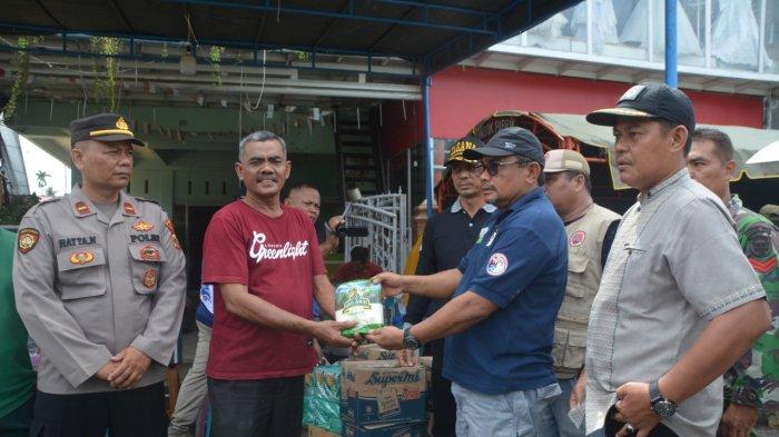 Pj Wali Kota Langsa Tinjau Lokasi Longsor dan Banjir Serta Serahkan Bantuan - Serambinews.com