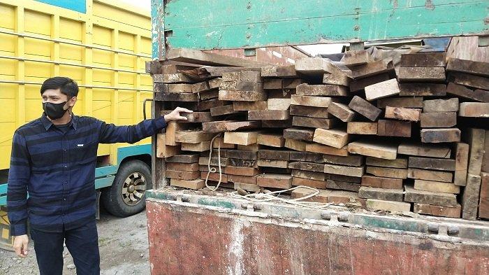 Tak Miliki Dokumen, Polisi Amankan Truk Bermuatan Kayu di Bener Meriah - Serambinews.com