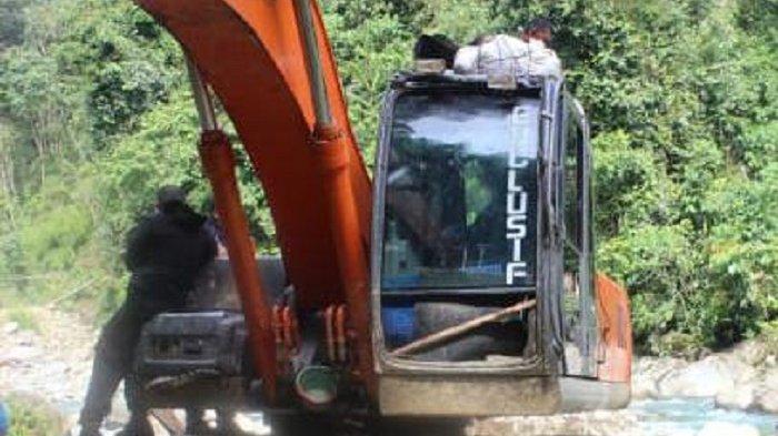 Update Kasus Tambang Emas Ilegal di Nagan Raya, Polisi Serahkan Tersangka dan Barang Bukti ke ...