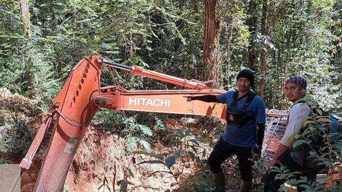 Gerebek Aktivitas Tambang Emas Ilegal di Pegunungan Geumpang, Polisi Sita Dua Beko - Serambinews.com