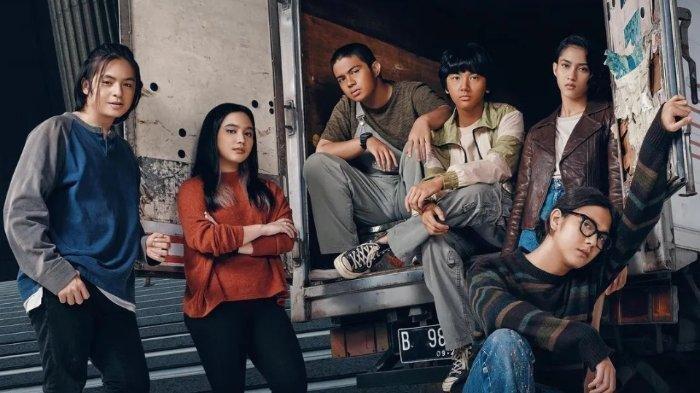 Masuk Box Office Indonesia 2022, Sutradara Bocorkan Sekuel Mencuri ...