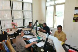 Masysarakat Bersihkan Tugu Radio Rimba Raya - Serambinews.com