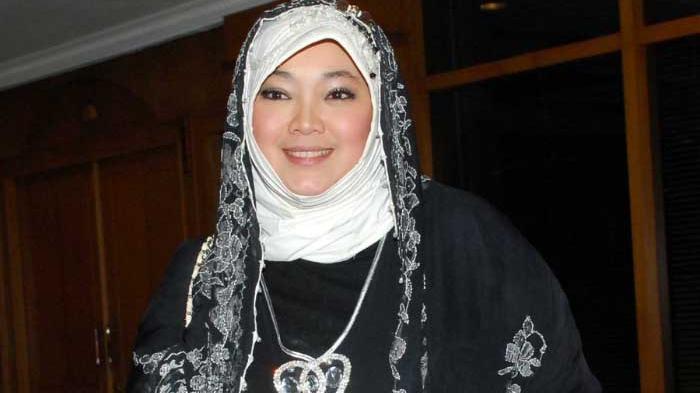 Rina Gunawan Meninggal, Begini Sosok Istri Teddy Syach Ini di Mata Iis ...