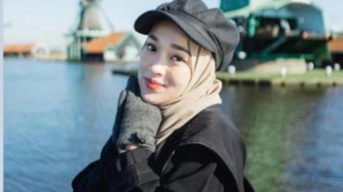 Ririe Fairus Tampil dengan Gaya Lady Boss - Serambinews.com