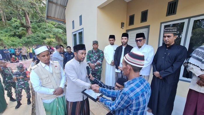 Jamaah Safari Subuh Pidie Serahkan Rumah Bantuan ke 12, Kali Ini untuk KK Miskin di Tangse ...