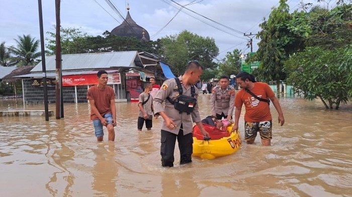 Ribuan Korban Banjir di Aceh Utara Mengungsi, Ketinggian Air Terus Naik - Serambinews.com