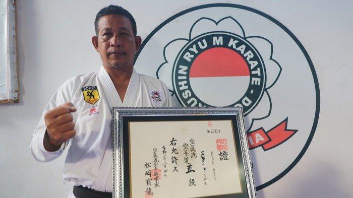 Profil Samsul, Pelatih Karate Pertama di Aceh yang Raih DAN V ...
