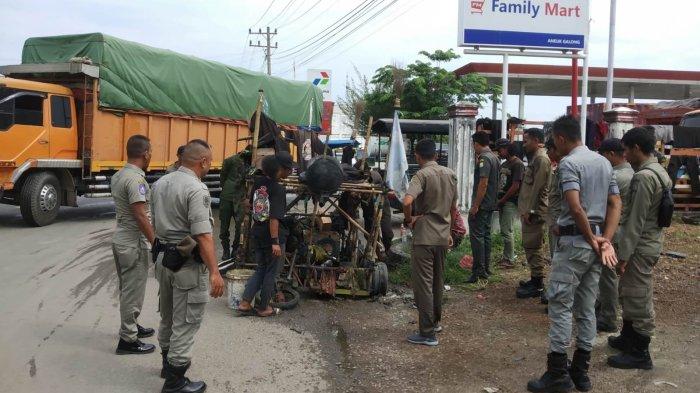 Satpol PP Tertibkan Tiga Anak Punk di SPBU Aneuk Galong - Serambinews.com