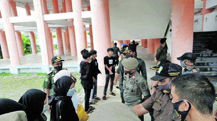 22 Wanita Berpakaian Ketat Terjaring Razia - Serambinews.com