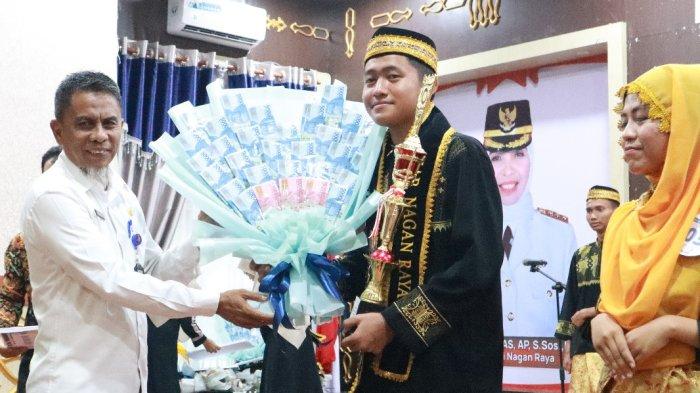 Azka Fariz dan Cut Amelia Dinobatkan jadi Raja dan Ratu Baca Nagan Raya ...