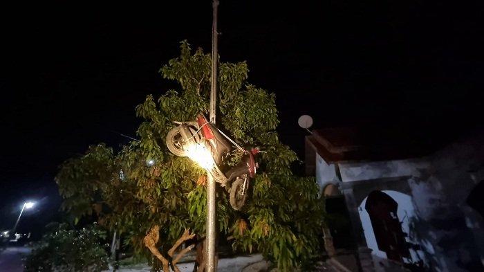 Pemuda Langsa Gantung Sepeda Motor Pembeli Sabu Ke Tiang Listrik ...