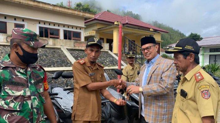 13 Pengulu Se-Kecamatan Rikit Gaib Terima Sepmor Dinas, Ini Pesan ...