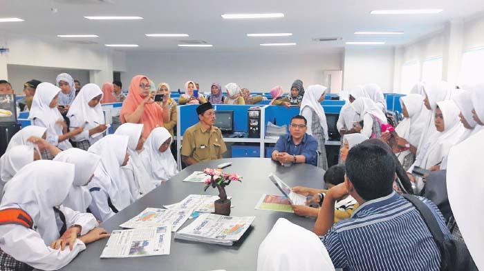 SMAN Unggul 3 Sigli Kunjungi Serambi - Serambinews.com
