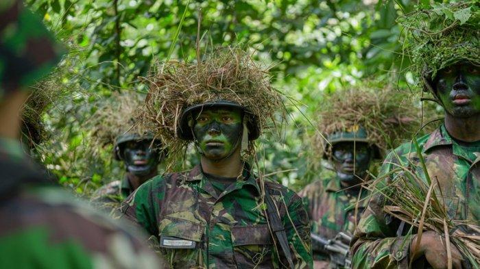 Siswa Dikmaba TNI AD Latihan Infiltrasi Course di Lapangan Tembak ...