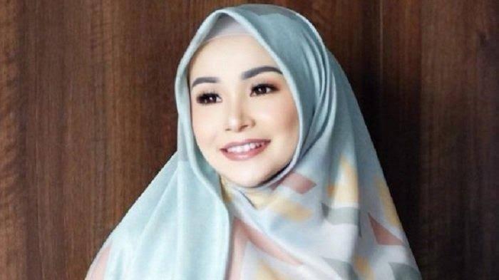Soraya Larasati, Masuk Islam saat Lihat Ayah Shalat Tahajud - Halaman all - Serambinews.com