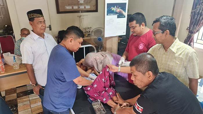 Keluarga Besar A Gani Gelar Sunatan Massal di Pidie - Serambinews.com