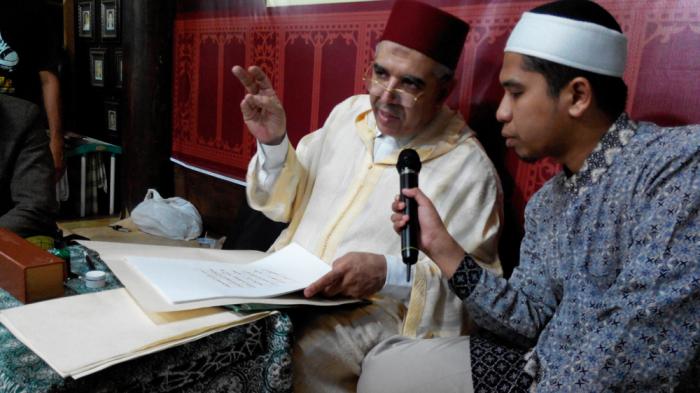 Syeikh Belaid Tulis Ayat Ini di Pengajian KWPSI - Serambinews.com