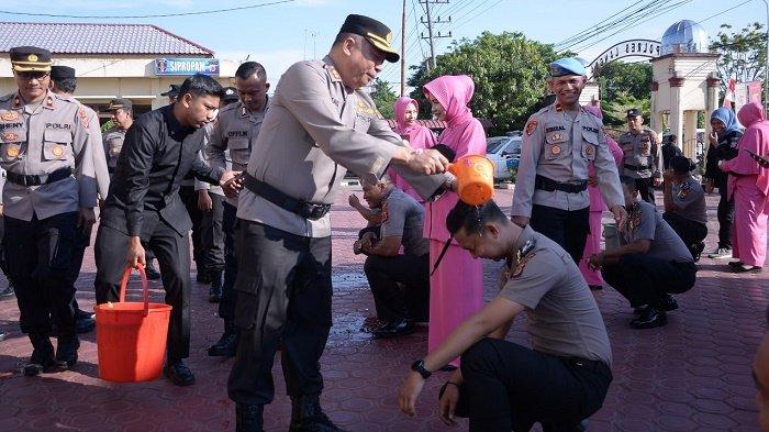 41 Personel Polres Langsa Dapatkan Kenaikan Pangkat - Serambinews.com