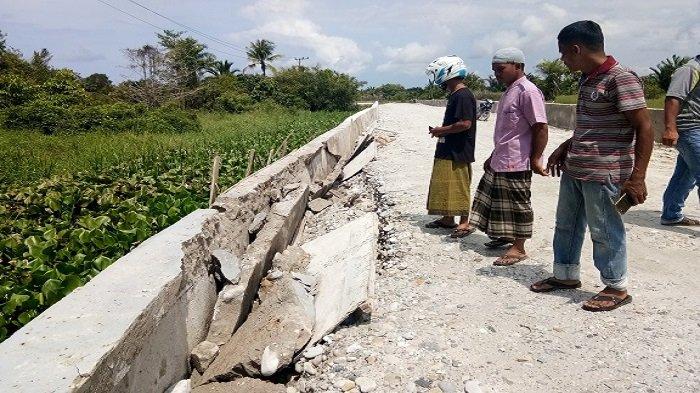 Talud Jalan di Aceh Singkil Runtuh di Dua Titik - Serambinews.com