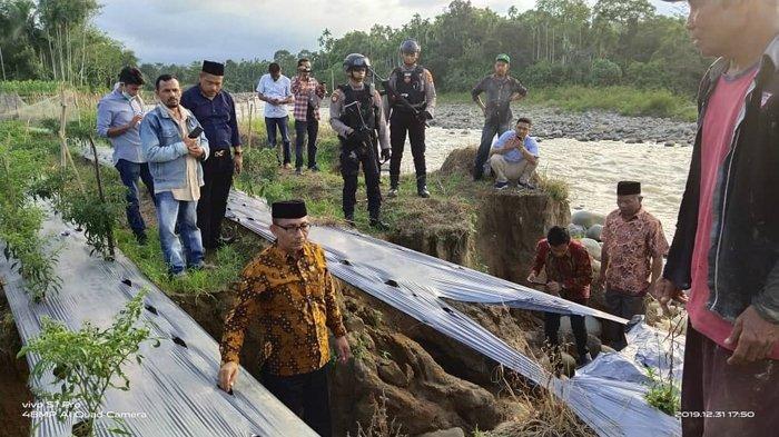 ‘Intip’ Aktivitas Lokasi Galian C di Sawang, Haji Uma Lewati Jalan Berlumpur dan Bebatuan ...