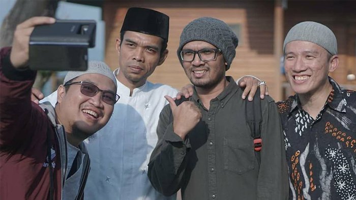 Ustaz Hanan Attaki dan Muzammil Hasballah Isi Pengajian di Masjid HKL ...