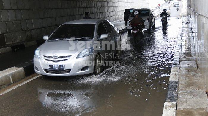 FOTO-FOTO : Underpass Kuta Alam, Banda Aceh Tergenang Air - Serambinews.com