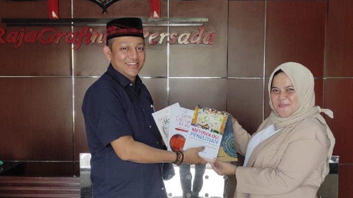 Kunjungi Rajawali Pers, Ka UPT BKP Pantau Penerbitan 11 Buku Dosen ...