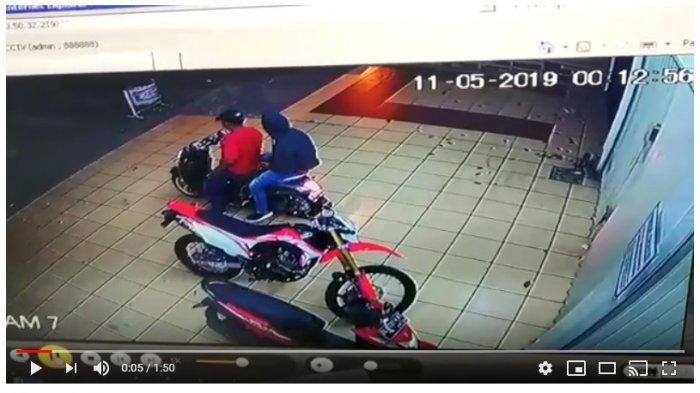 Waduh! 3 Bocah Bersepeda Motor Curi Helm di Lhokseumawe, Aksinya Terekam CCTV dan Viral di ...