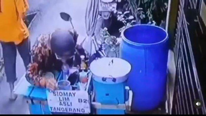 Viral Aksi Tukang Siomay Ludahi Dagangan Terekam CCTV, Kini Minta Maaf ...