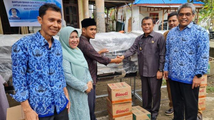 Tujuh Pembuat Kue Arafik di Pijay Terima Bantuan Fasilitas Pengembangan ...