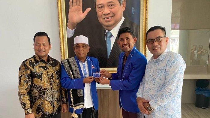 Waled Husaini Kini Resmi Berjas Partai Berlambang Bintang Mercy ...