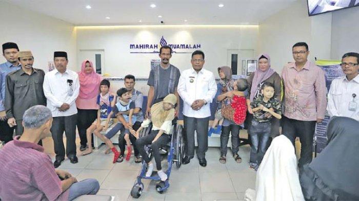 Pemko Salurkan Bantuan untuk 174 Penyandang Disabilitas - Serambinews.com