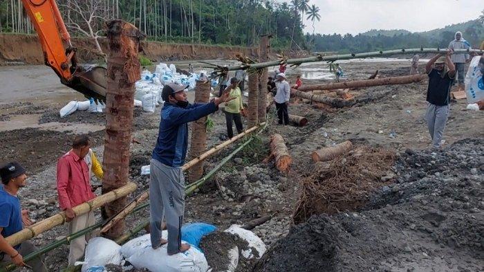 Ratusan Warga Peudada Bireuen Gotong Royong Alihkan Aliran Air Krueng ... Ratusan Warga Peudada Bireuen Gotong Royong Alihkan Aliran Air Krueng ...