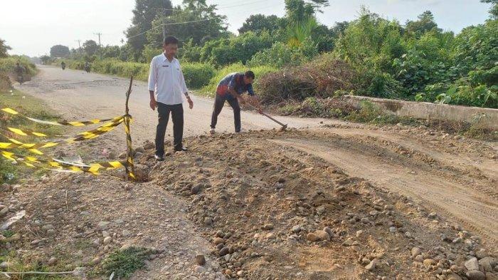 Gorong - gorong di Jalan Line Pipa Ambruk, Warga Lhokseumawe Terpaksa Timbun Sendiri ...