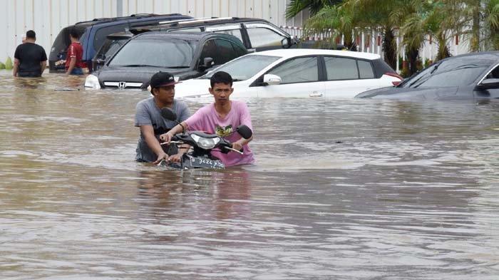 Mobil Matik Terendam Banjir, Ini 4 Langkah Pertama yang Harus Dilakukan agar tidak Rusak Parah ...