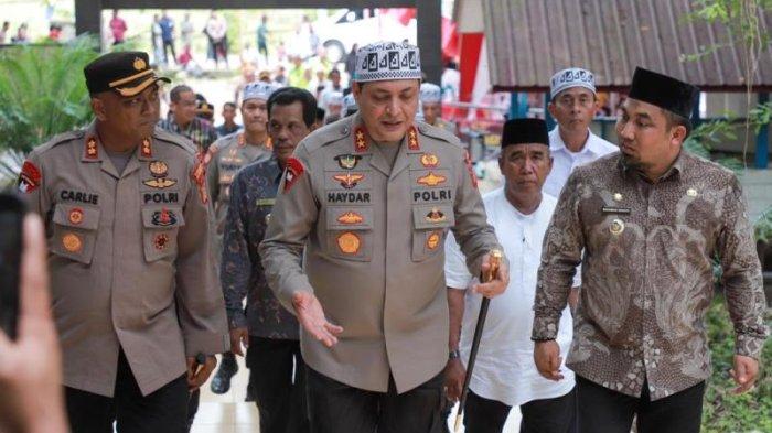 Pj Bupati Aceh Besar dan Kapolda Aceh Ziarah ke Makam Panglima Polem di Lamsie Kuta Cot Glie ...