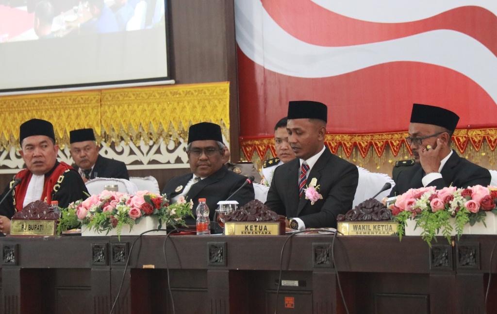 Bukhari dan Nek Jir Jadi Pimpinan Sementara DPRK Aceh Utara - Serambinews.com