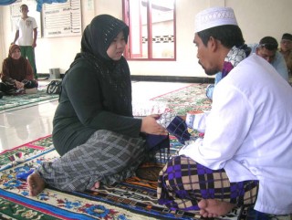 Gadis Cina Masuk Islam - Serambinews.com