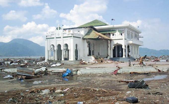 Tsunami Mengajak Kita Kembali ke Jalan Islam - Serambinews.com