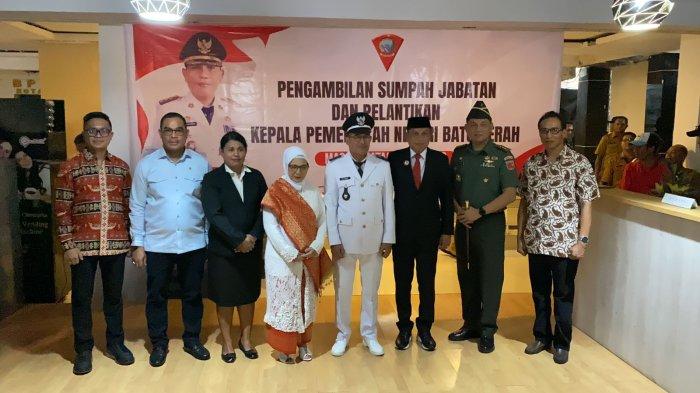 Sah! Bodewin Wattimena Akhirnya Lantik Ali Hatala jadi Raja Negeri Batu ...