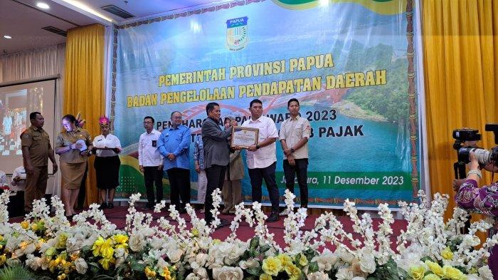 Pertamina Papua Maluku Raih Penghargaan Wajib Pungut PBBKB pada Ajang ...