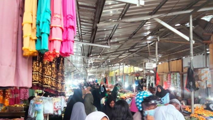 Pasar Binaya Masohi Padat Pengunjung Jelang Ramadan - Tribunambon.com