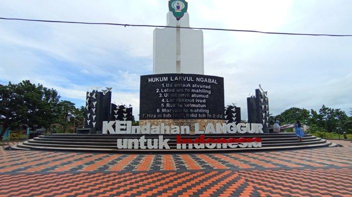 Sampah Berserakan di Landmark Kota Langgur, Pengunjung Minta Disediakan ...