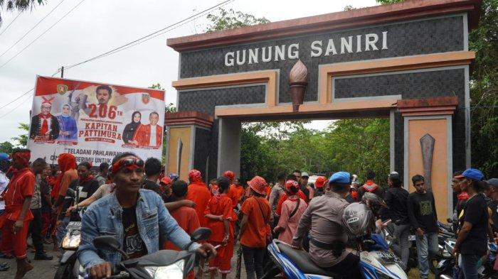 Ribuan Warga Saksikan Penyalaan Api Pattimura di Gunung Saniri ...