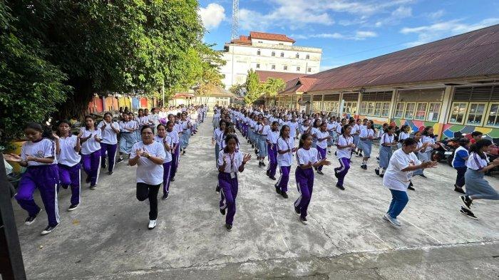 SMA Kristen YPKPM Ambon Gelar Program Jumat Sehat dengan Senam Bersama ...