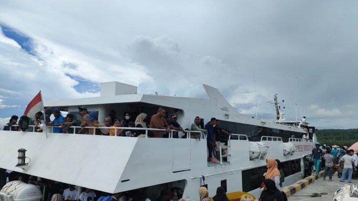 Hari Terakhir Arus Balik, Penumpang Masih Membludak di Pelabuhan Amahai ...